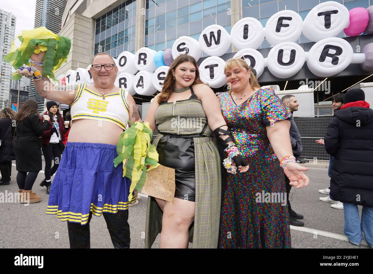 Bridget Saric, center, poses with her parents Spock and Lisa Saric ...