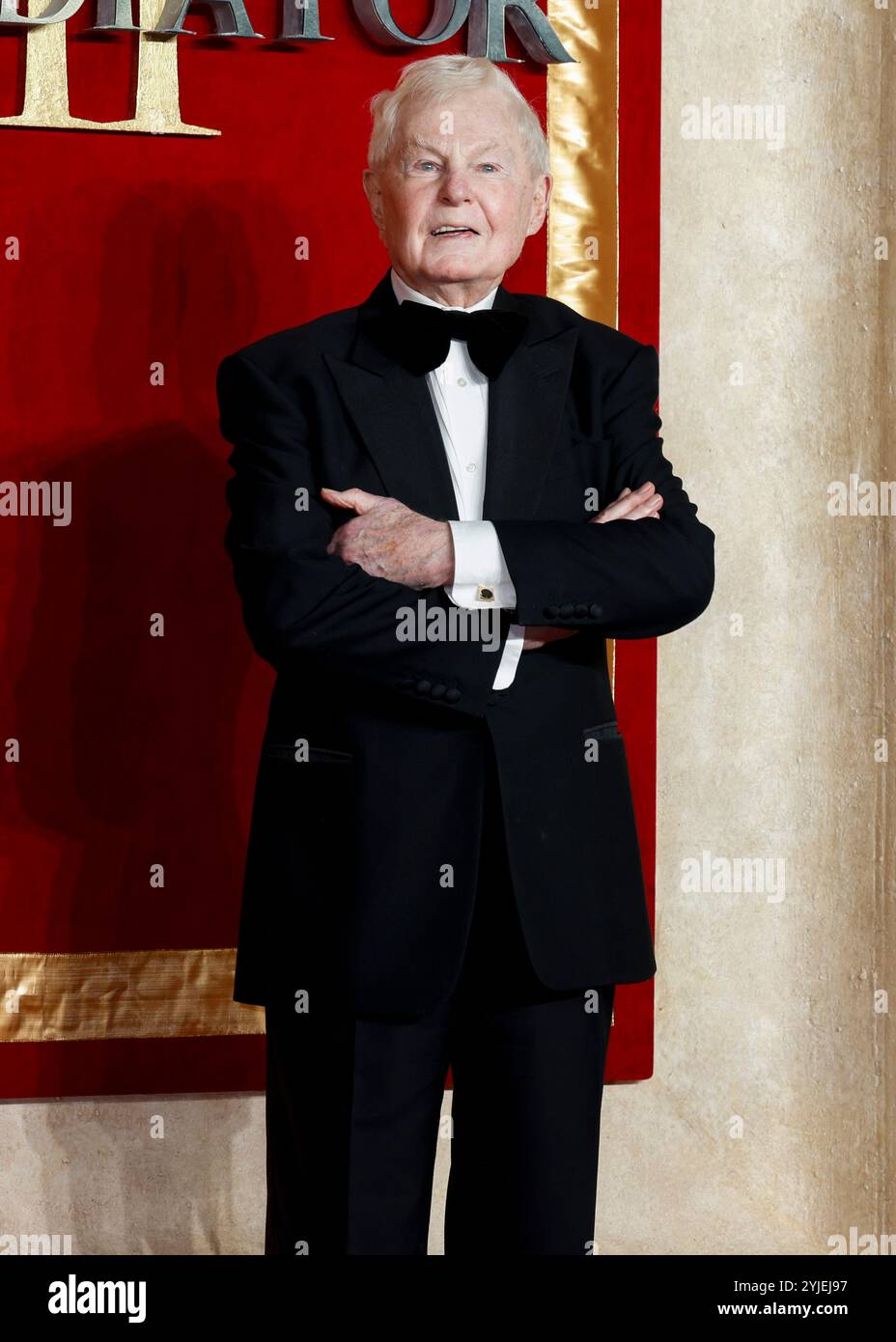 Derek jacobi gladiator hi-res stock photography and images - Alamy