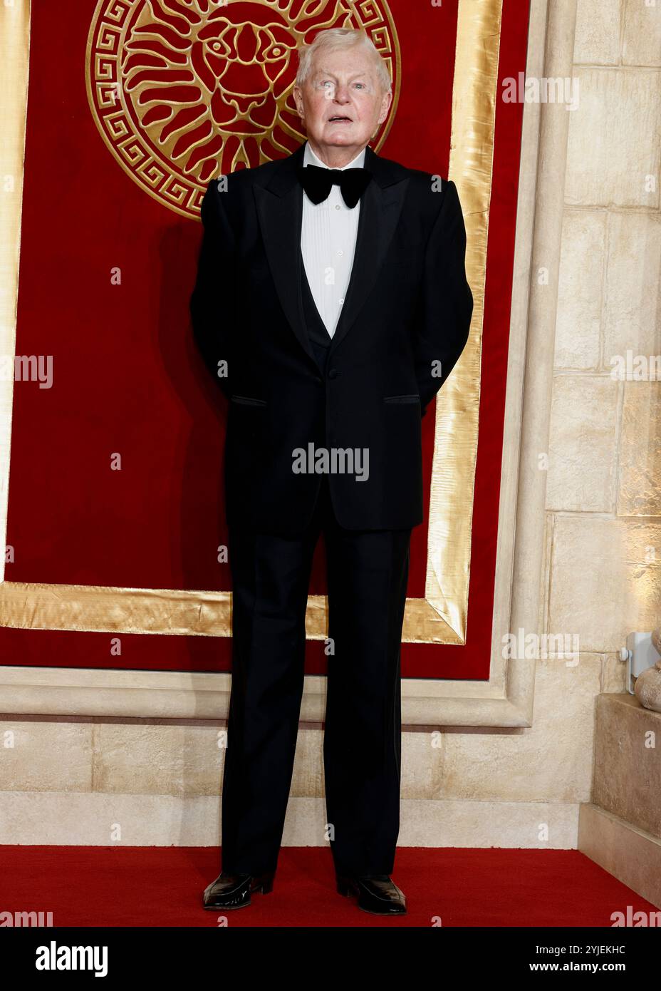 Derek jacobi gladiator hi-res stock photography and images - Alamy