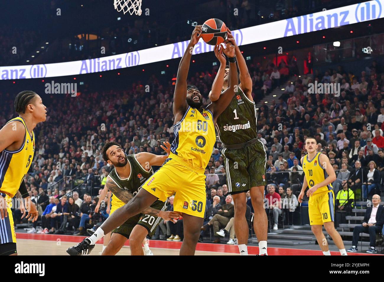 Munich, Deutschland. 14th Nov, 2024. Trevion WILLIAMS (Berlin), action ...