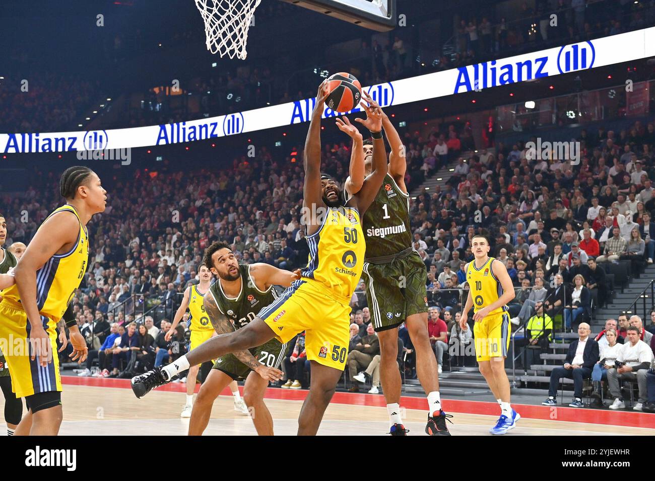 Munich, Deutschland. 14th Nov, 2024. Trevion WILLIAMS (Berlin), action ...