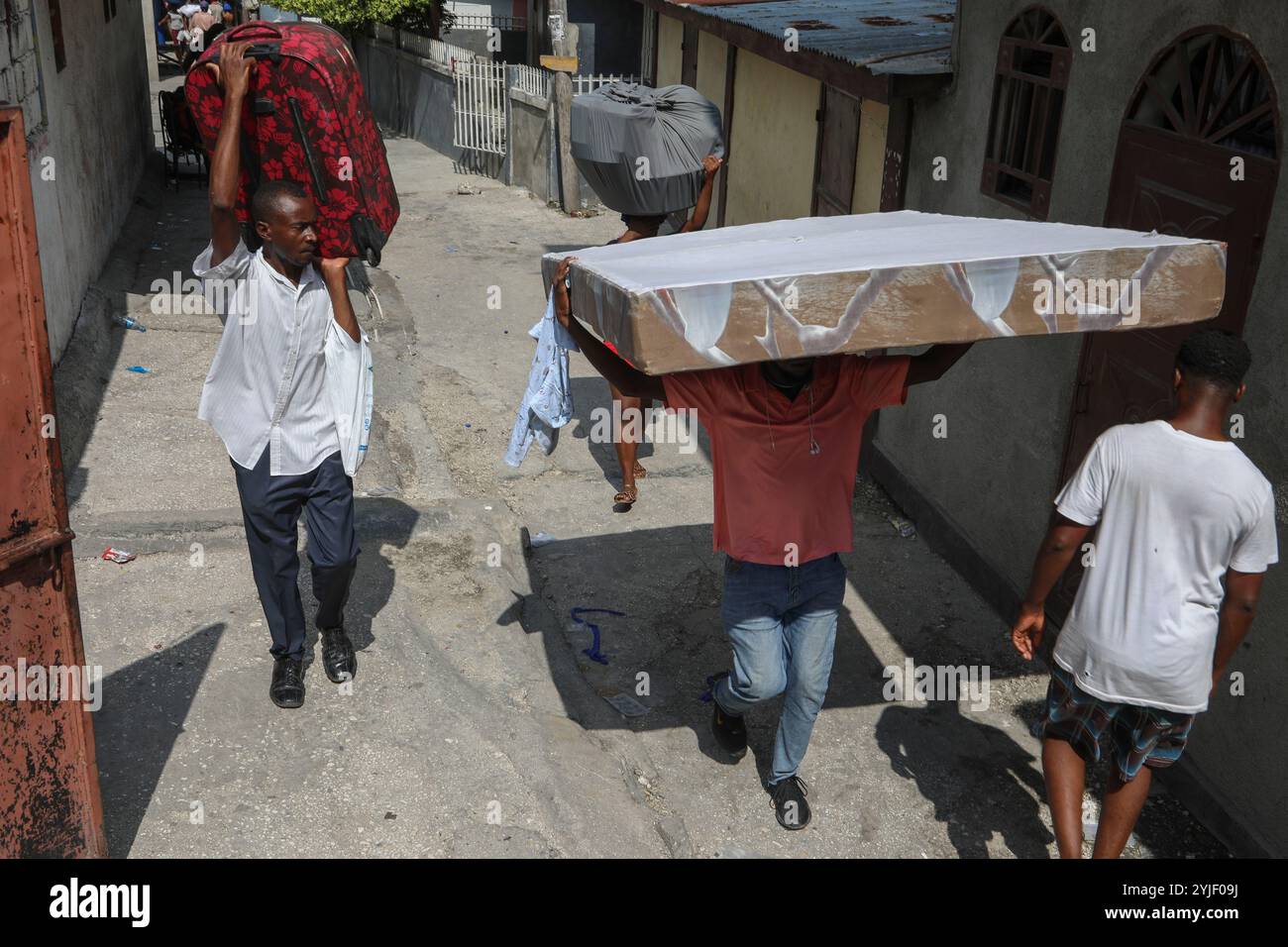 Residents flee their homes to escape gang violence in the Nazon ...