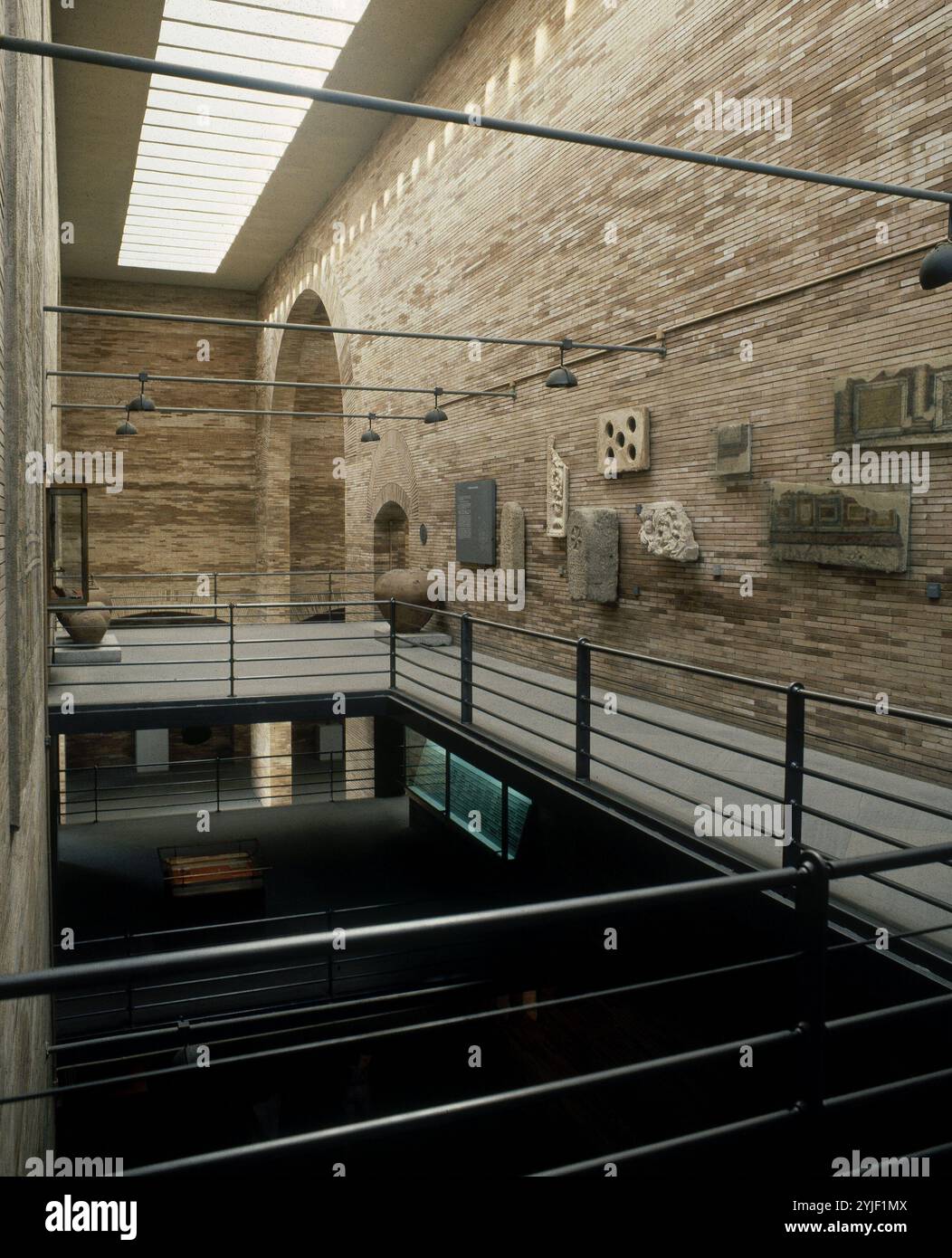 INTERIOR DEL MUSEO - PASILLO FLOTANTE. Author: RAFAEL MONEO. Location ...
