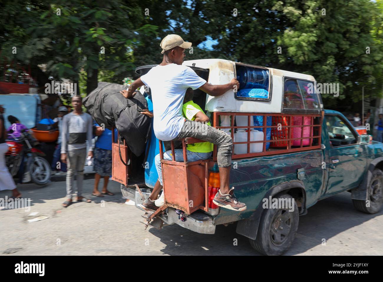 Residents flee their homes to escape gang violence in the Nazon ...