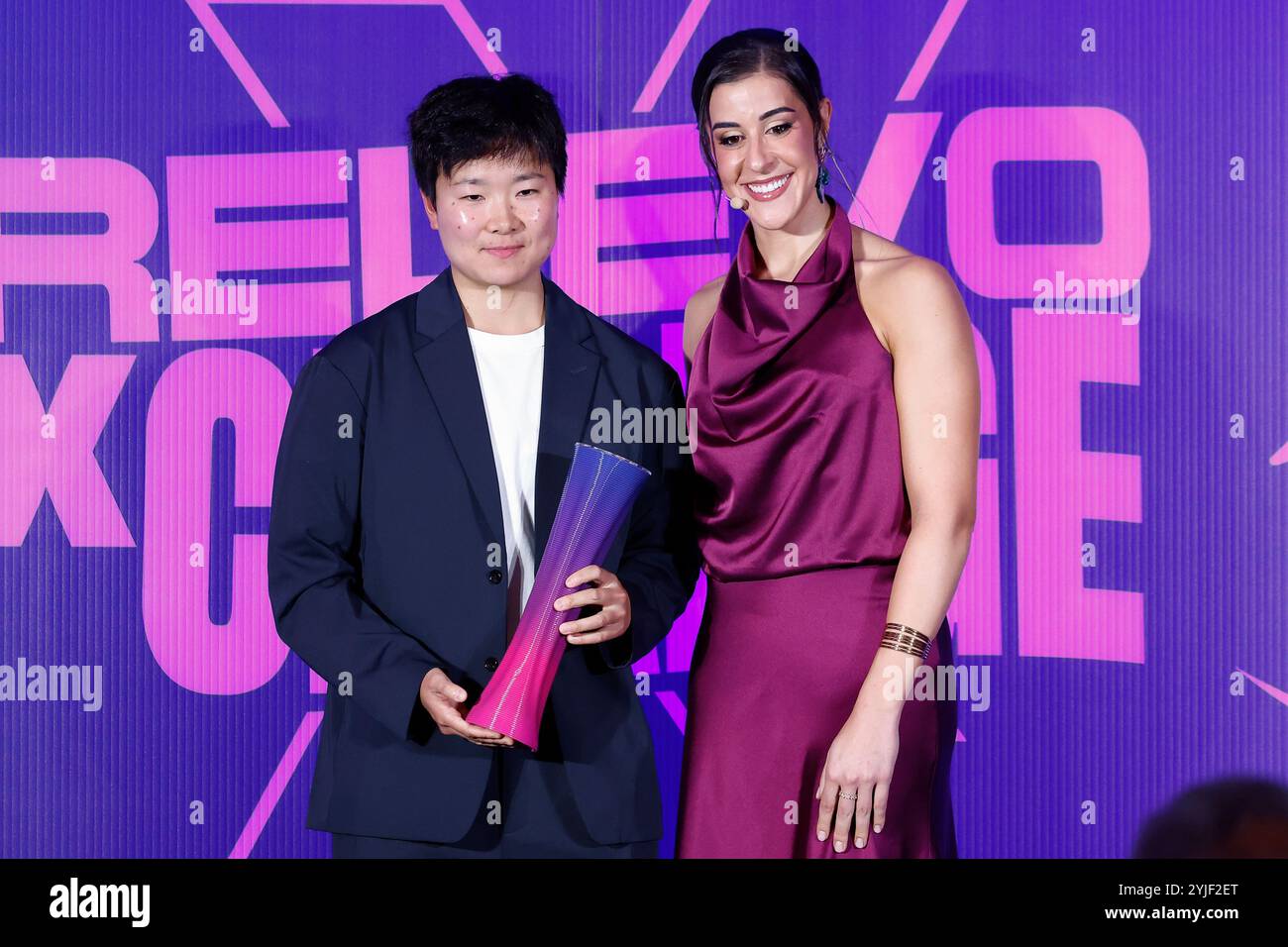 Bing Jiao He and Carolina Marin pose for a photo during the Relevo X ...