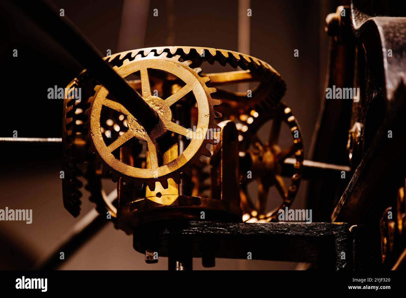 Old clock gears mechanism hi-res stock photography and images - Alamy
