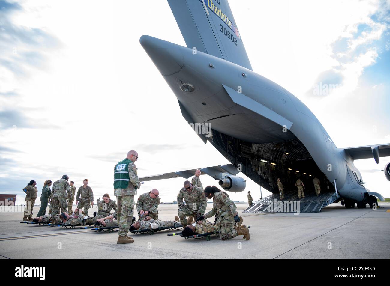 145th airlift squadron hi-res stock photography and images - Alamy