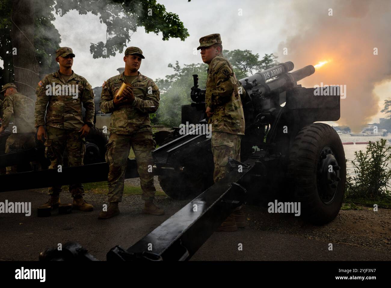 Bostonians celebrate Independence Day at the Boston Pops Fireworks ...