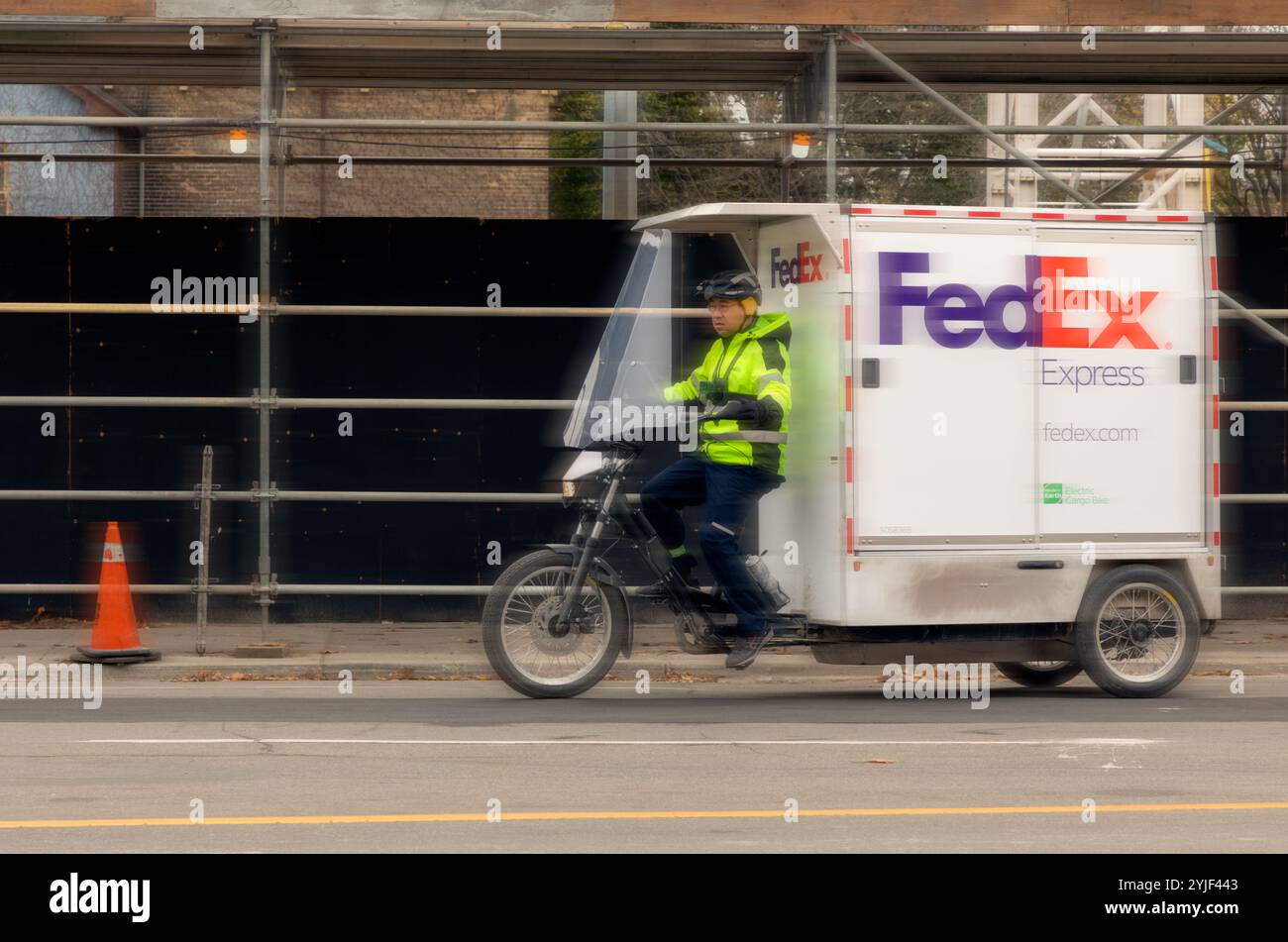 E courier hi-res stock photography and images - Alamy