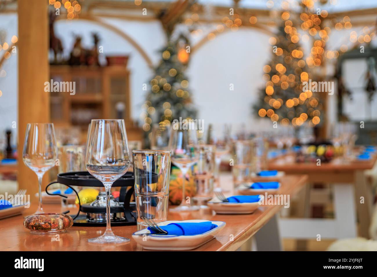 Rustic winter wonderland: wooden tables, cozy fur throws, Christmas ...