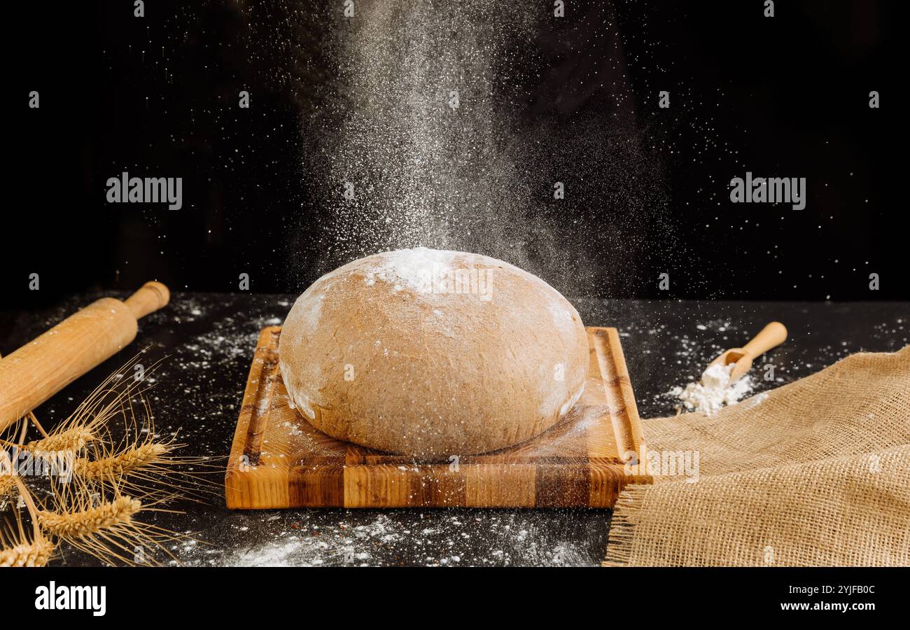 Flour sprinkle hi-res stock photography and images - Alamy