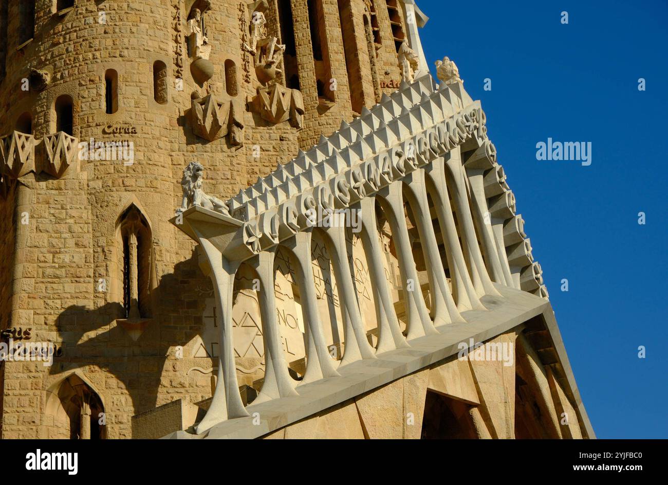 BARCELONA, SPAIN - October 3, 2024: The Sagrada Fam lia, Antoni Gaudis iconic basilica, stands ...