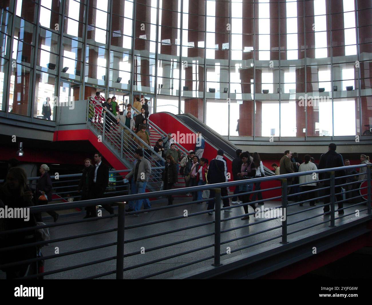 INTERIOR DEL INTERCAMBIADOR CILINDRICO DE LA ESTACION DE ATOCHA - 1984 ...