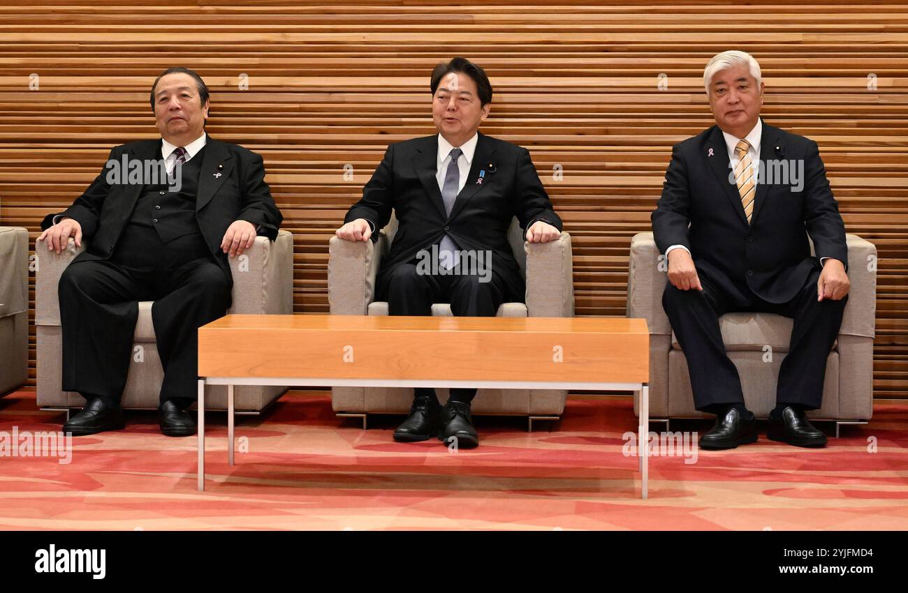 Japan's Chief Cabinet Secretary Yoshimasa Hayashi（C）attends a cabinet ...