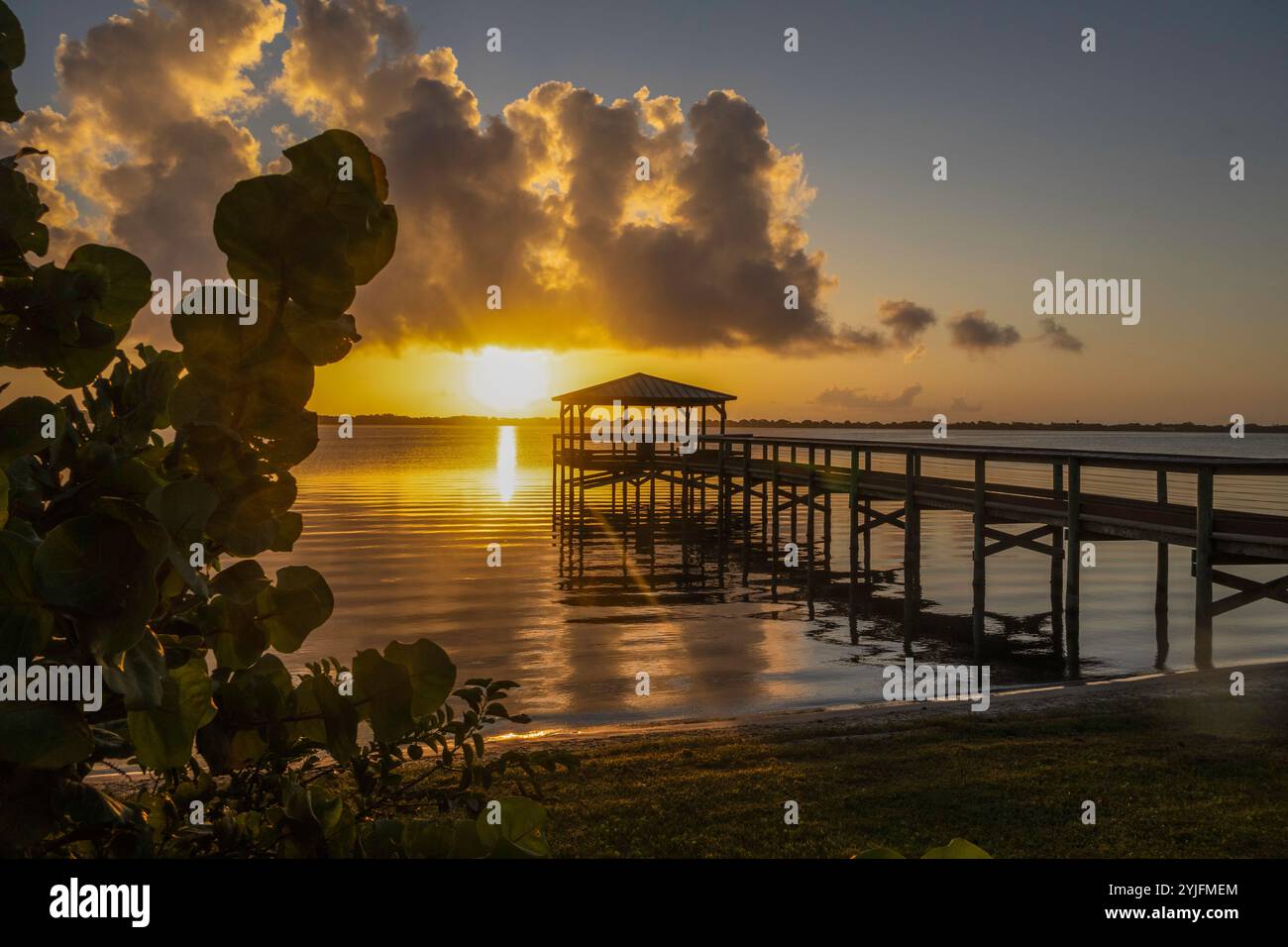 Bright indian sunrise hi-res stock photography and images - Alamy