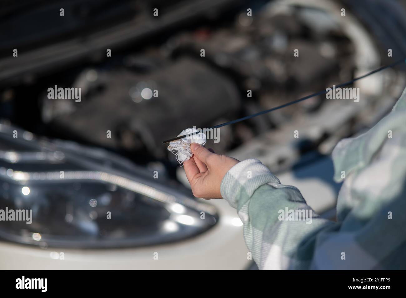 Woman car breakdown engine level hi-res stock photography and images ...
