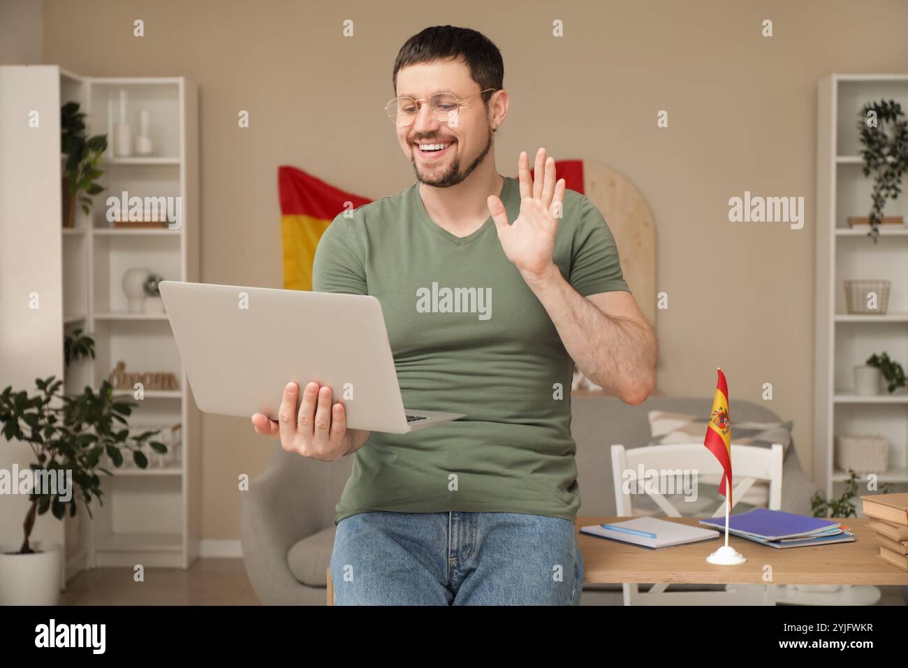 Adult spanish language class hi-res stock photography and images - Alamy