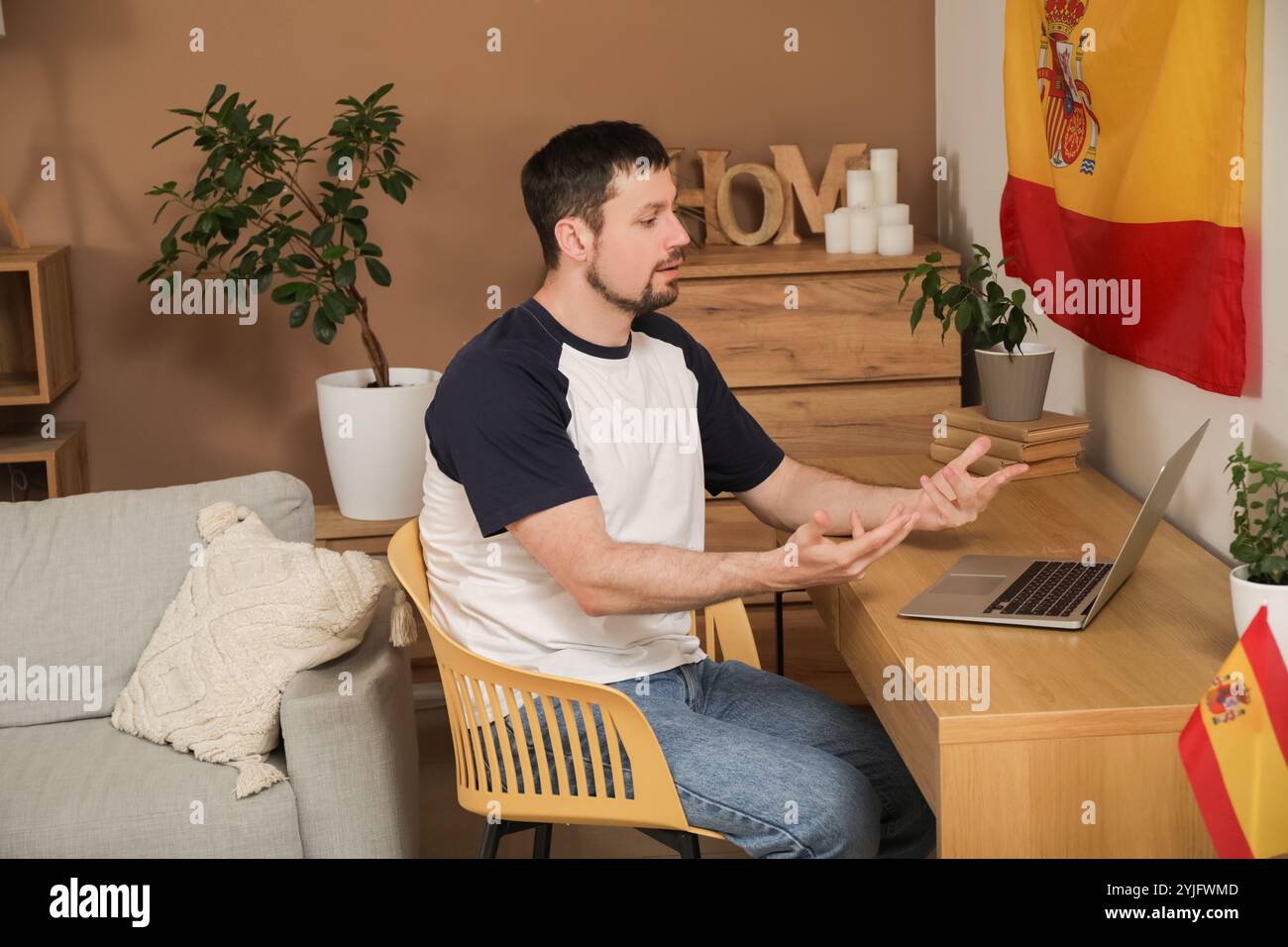 Remote teacher spanish class hi-res stock photography and images - Alamy