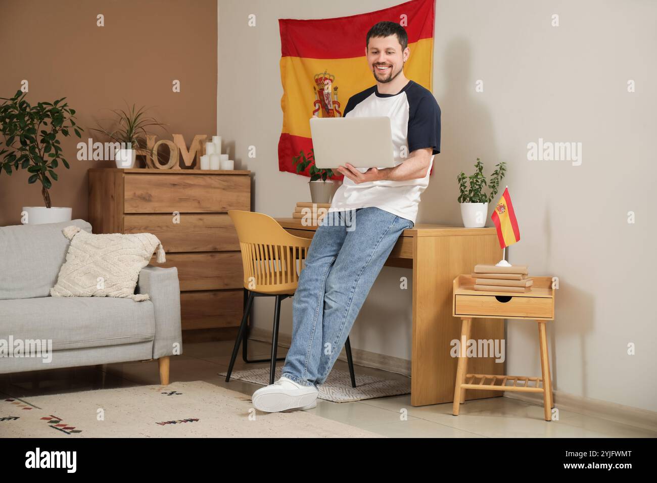 Adult spanish language class hi-res stock photography and images - Alamy