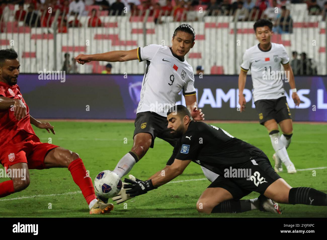 (241115) -- RIFFA, Nov. 15, 2024 (Xinhua) -- Zhang Yuning (2nd L) of ...