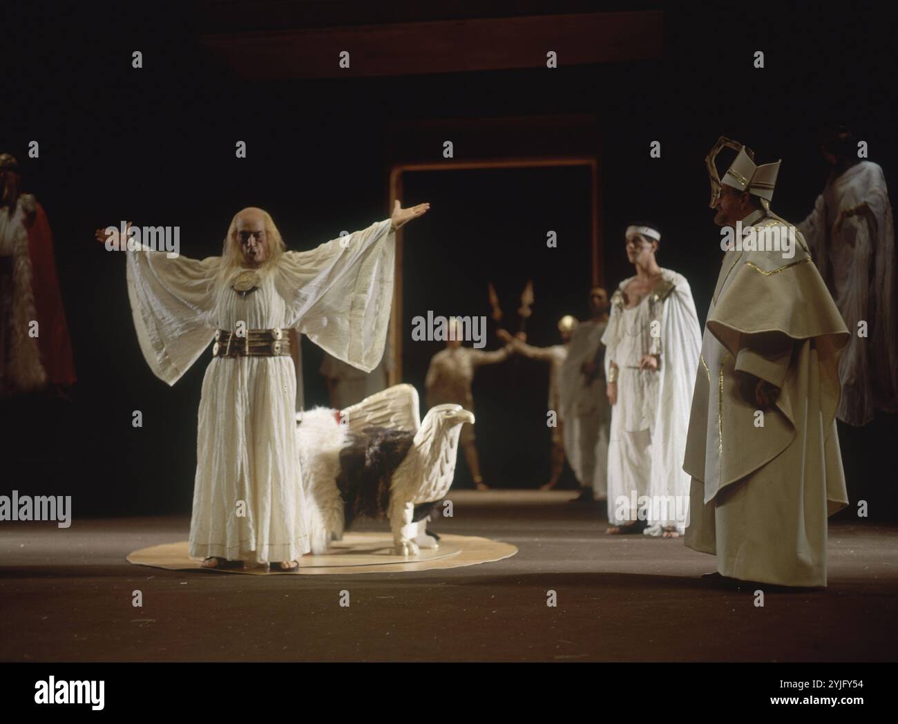 REPRESENTACION DE ENRIQUE IV - ADAPTACION DE LA NOVELA DE PIRANDELLO ...