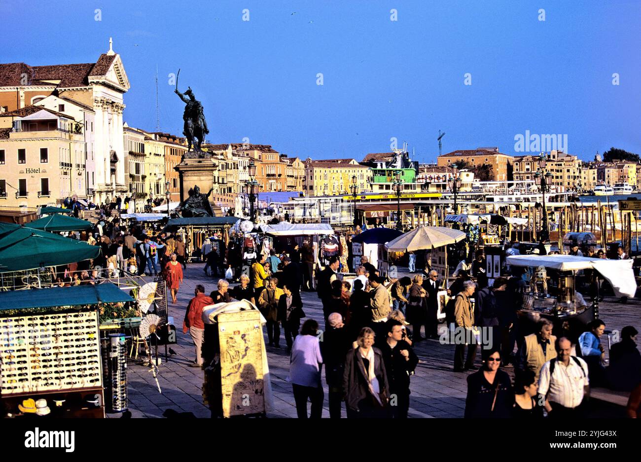 Pallazo ducale hi-res stock photography and images - Alamy