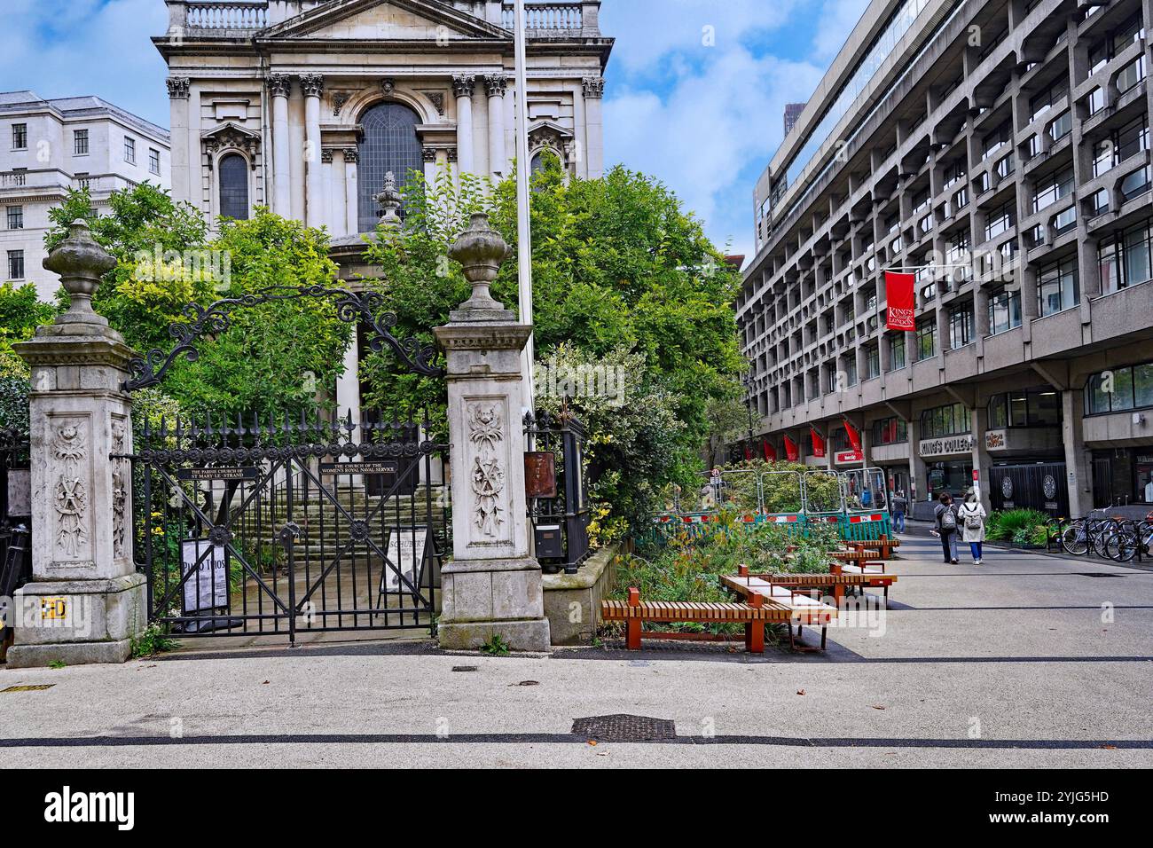 Kings college london building strand hi-res stock photography and ...