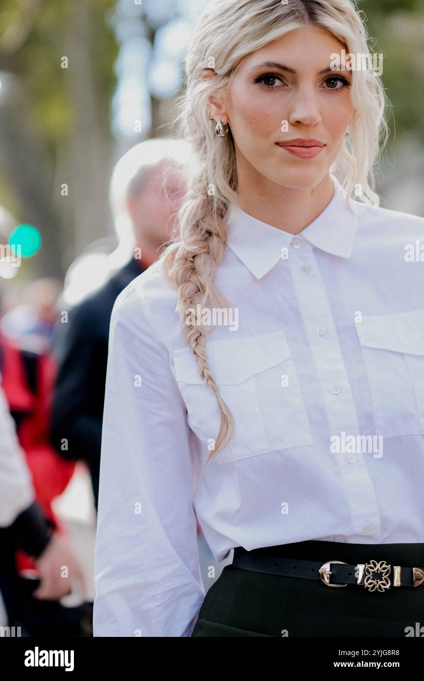 Street style, Devon Windsor arriving at Elie Saab Spring Summer 2025 ...
