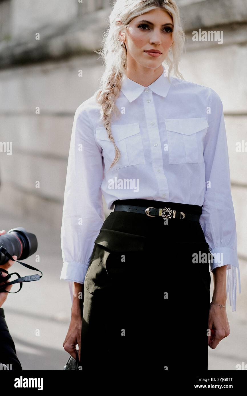 Street style, Devon Windsor arriving at Elie Saab Spring Summer 2025 ...