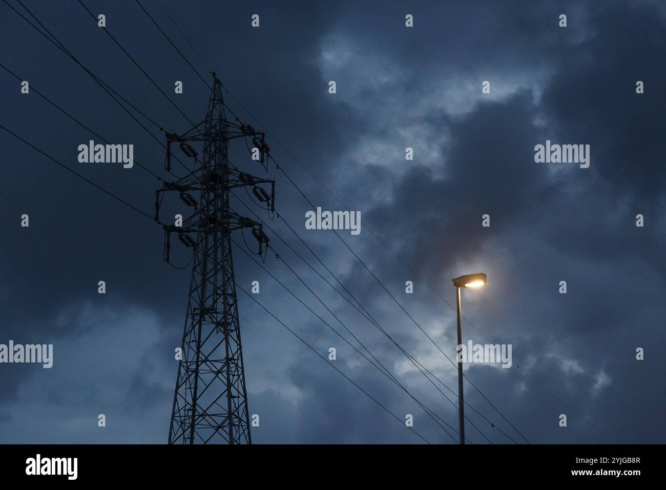 Lighting pylons hi-res stock photography and images - Alamy