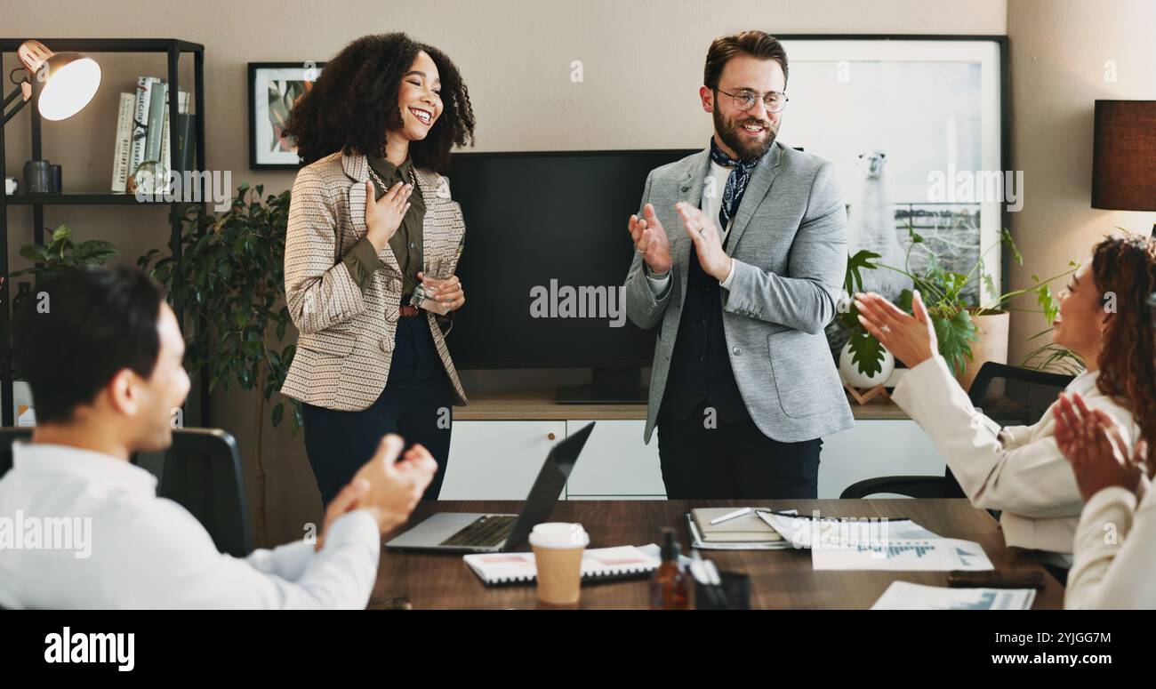 Happy employees clapping boss hi-res stock photography and images - Alamy