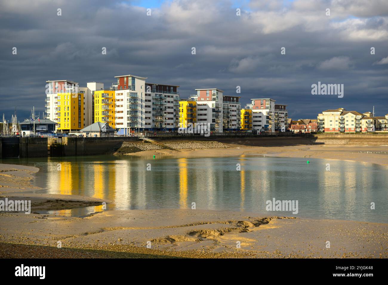 Sovereign harbour locks hi-res stock photography and images - Alamy