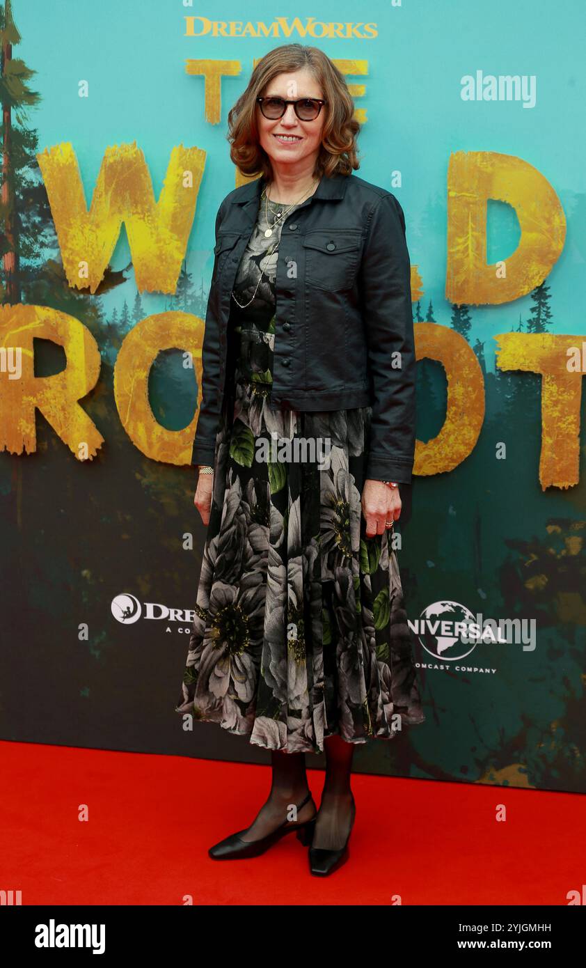 The wild robot dreamworks hi-res stock photography and images - Alamy