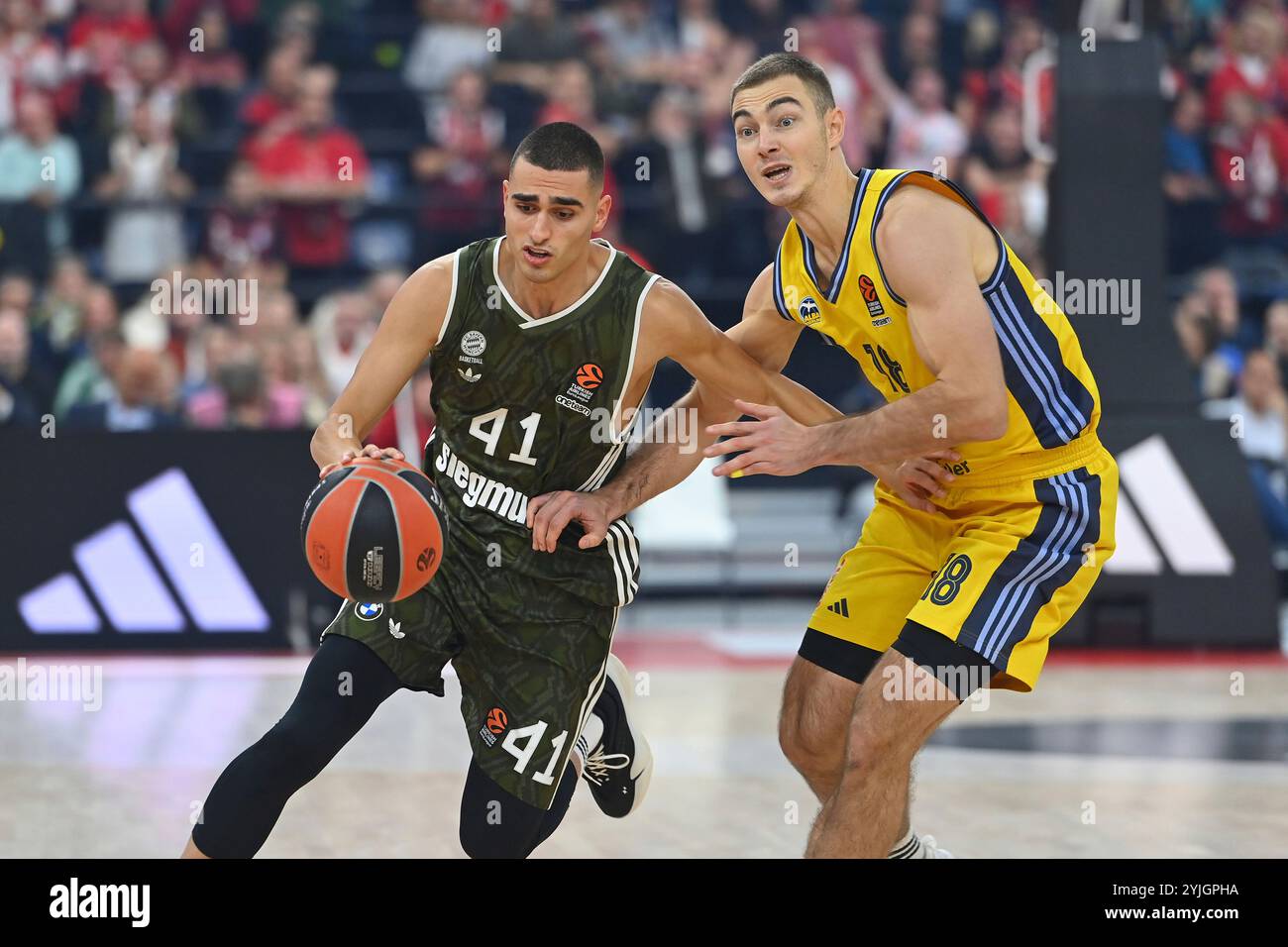 Yam MADAR (FCB), action, duels versus Ziga SAMAR (Alba Berlin ...
