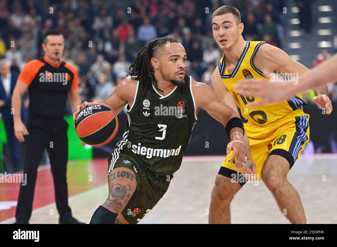 Carsen EDWARDS (FCB), action, duels versus Ziga SAMAR (Alba Berlin ...