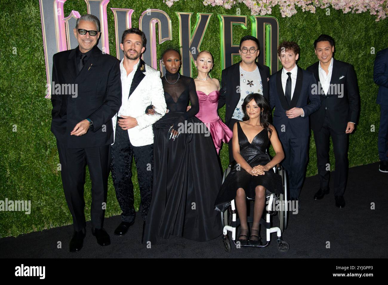 Ethan slater and ariana hi-res stock photography and images - Alamy