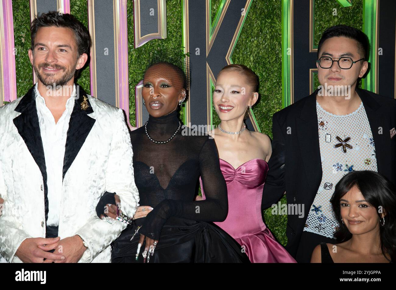 Jeff Goldblum, Marc Platt, Jonathan Bailey, Cynthia Erivo, Ariana Grande, Bowen Yang und Marissa ...