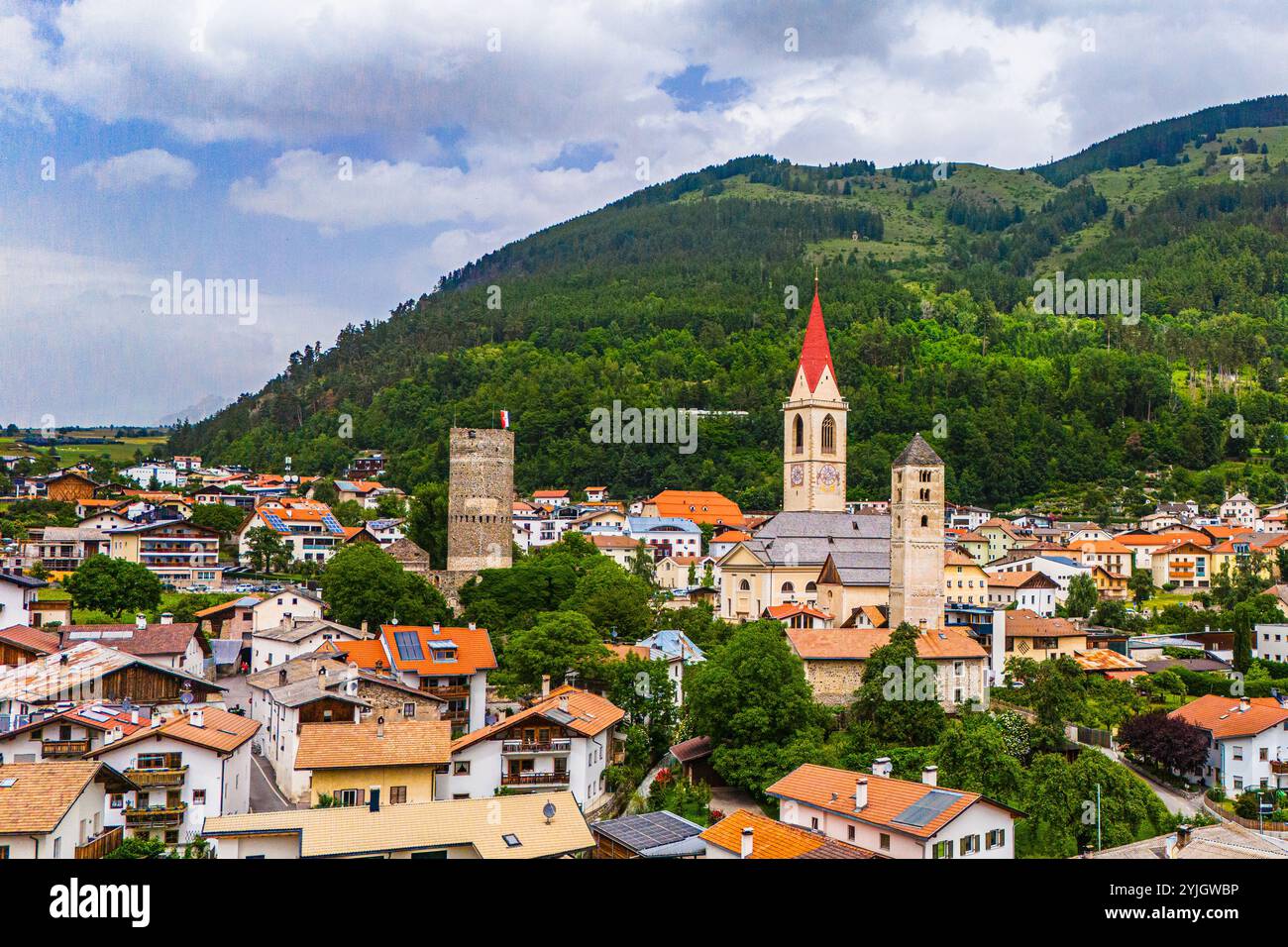 Towering landscapes hi-res stock photography and images - Alamy