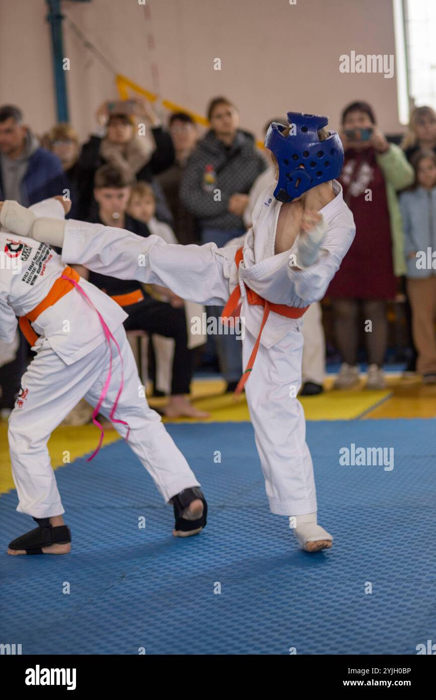 Karate kids hi-res stock photography and images - Alamy