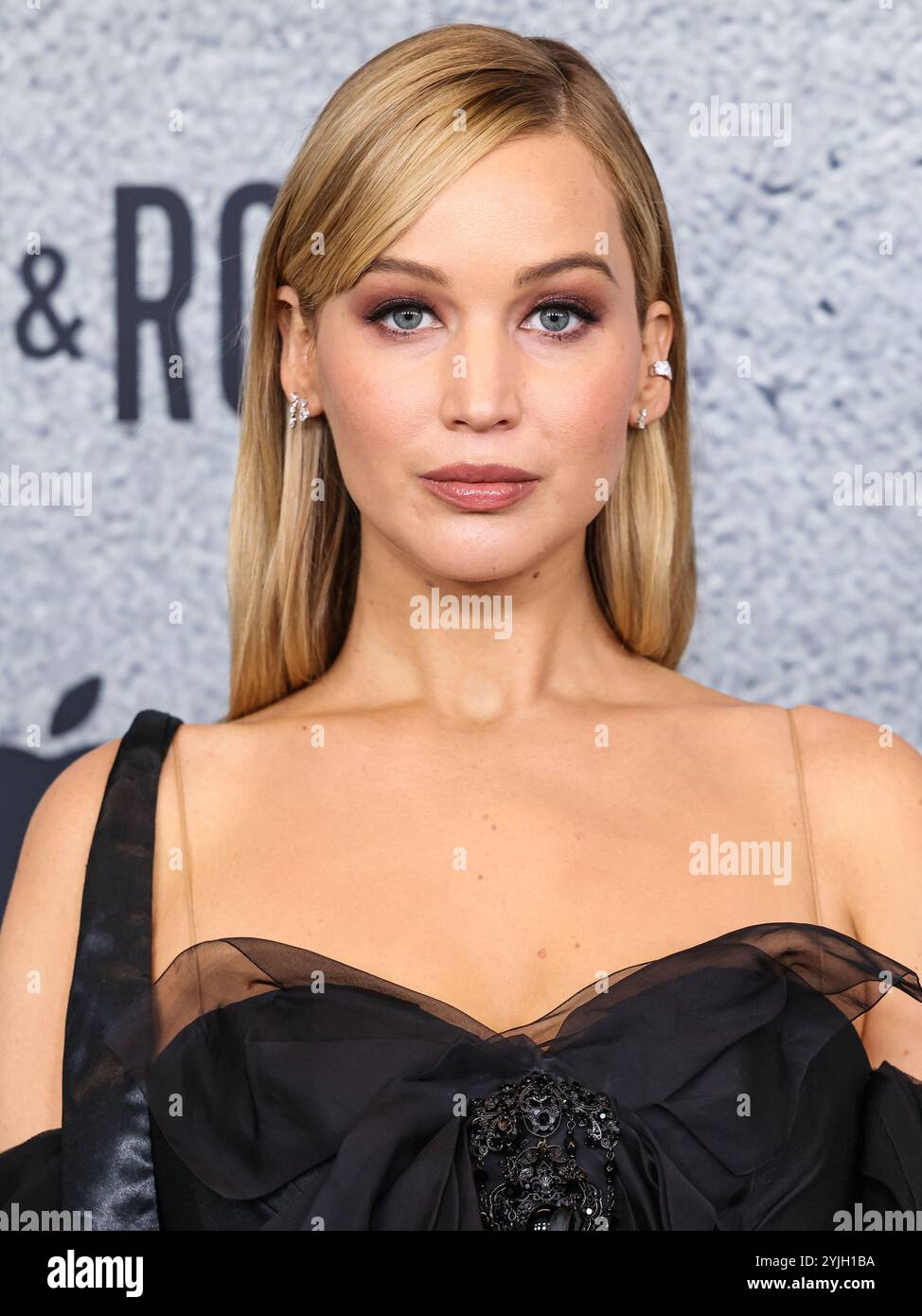 LOS ANGELES, CALIFORNIA, USA - NOVEMBER 14: Jennifer Lawrence arrives ...