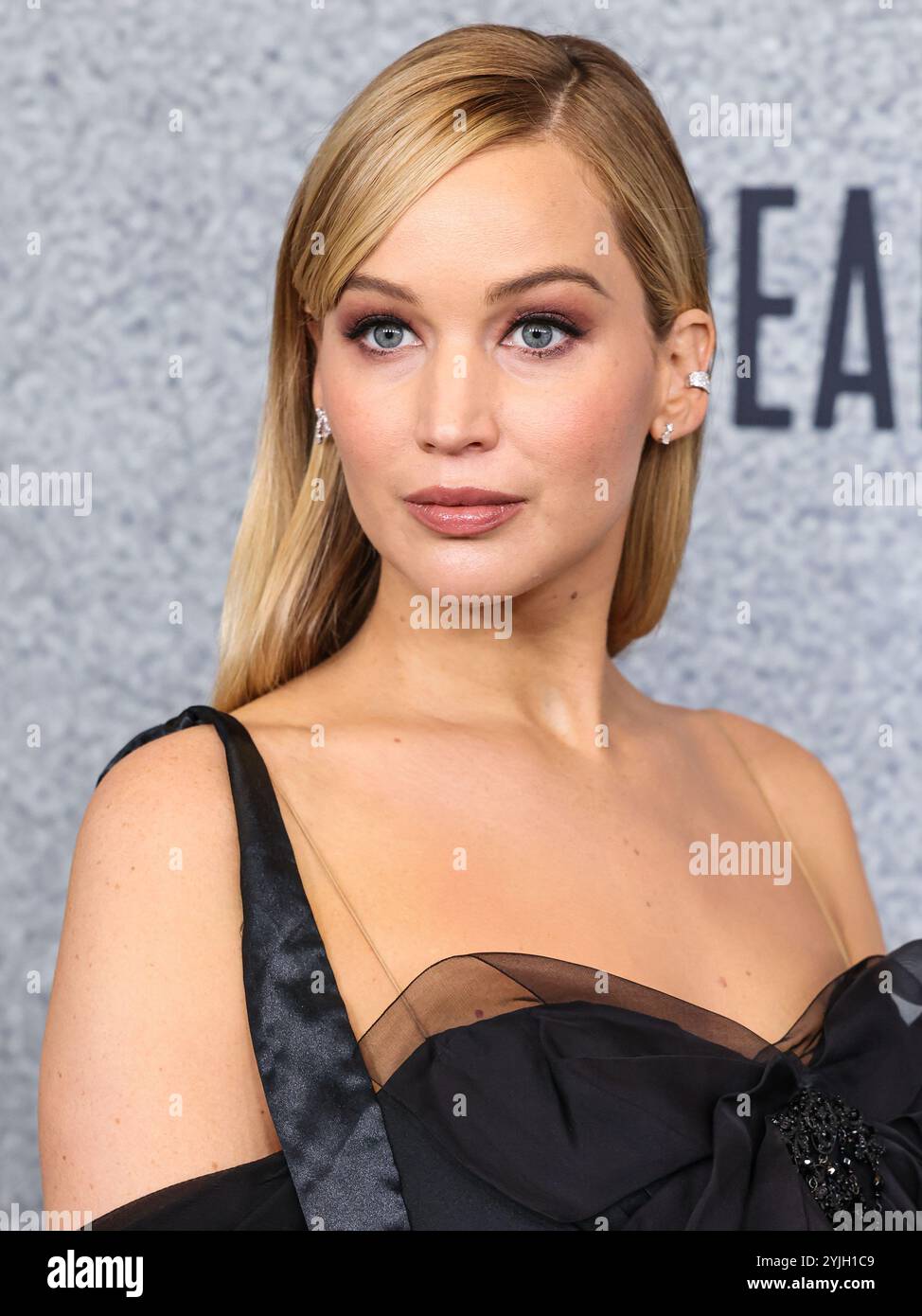 LOS ANGELES, CALIFORNIA, USA - NOVEMBER 14: Jennifer Lawrence arrives ...