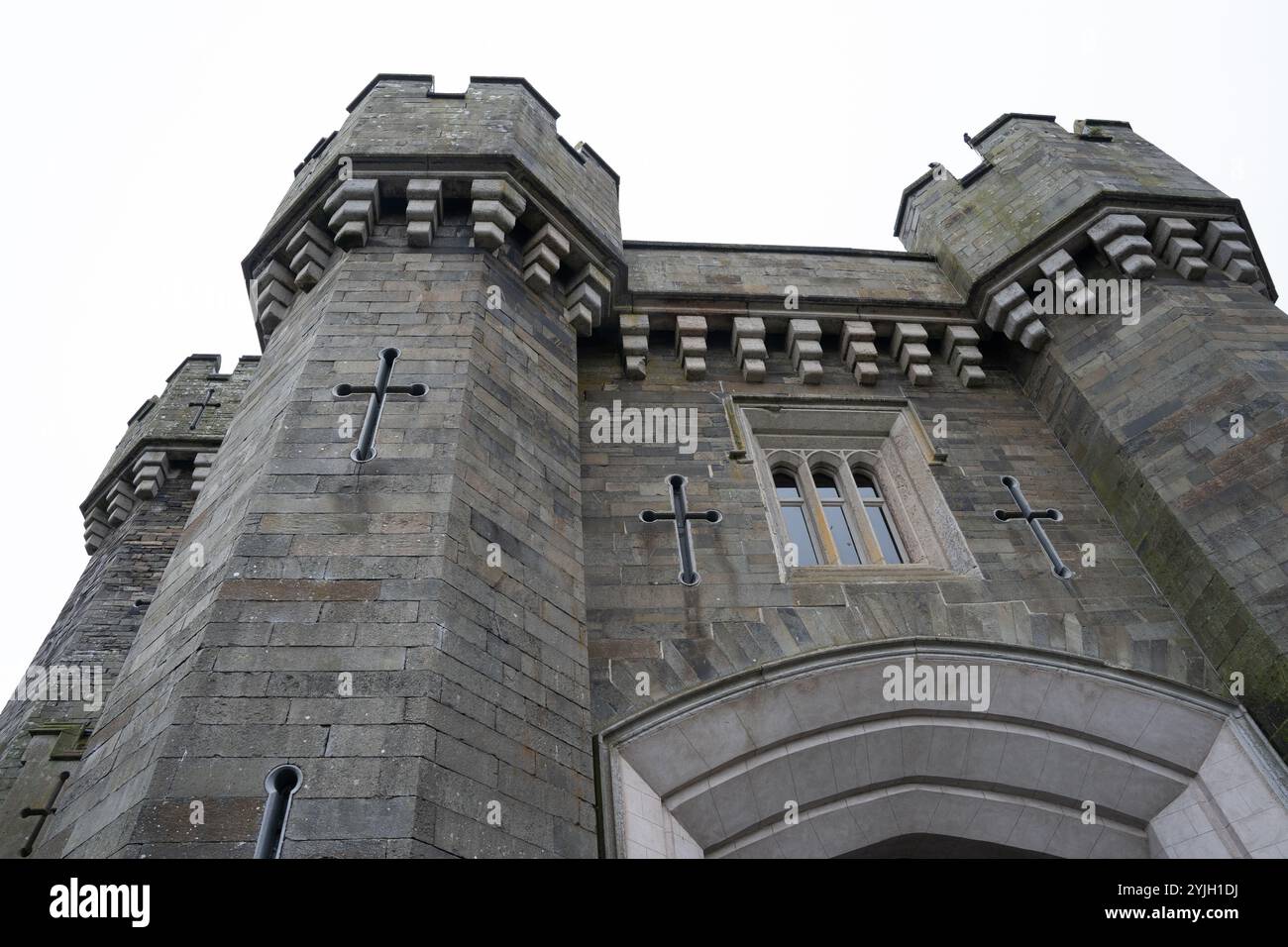 Historic gothic architecture structure hi-res stock photography and ...