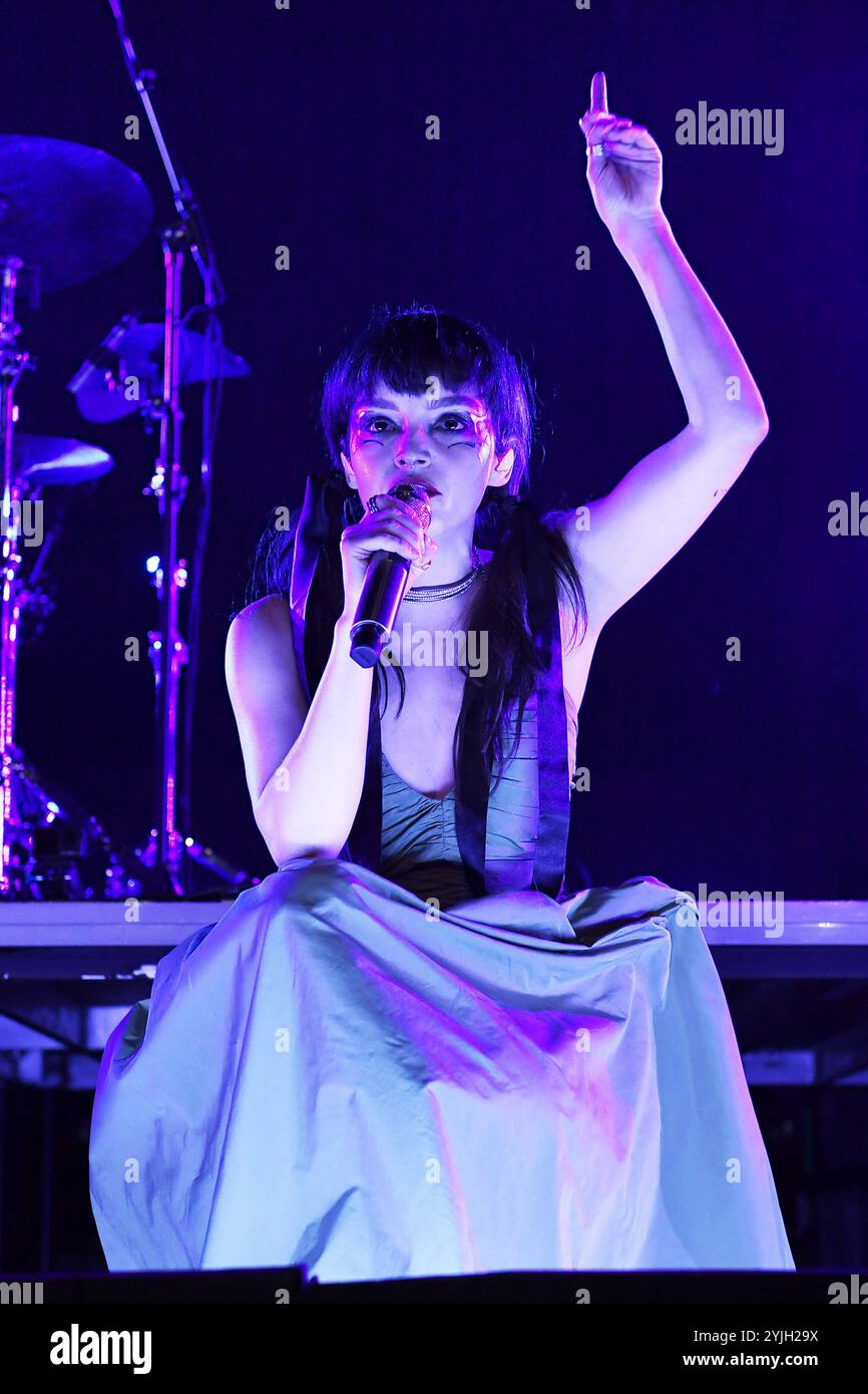 UK. 14th Nov, 2024. LONDON, ENGLAND - NOVEMBER 14: Lauren Mayberry ...