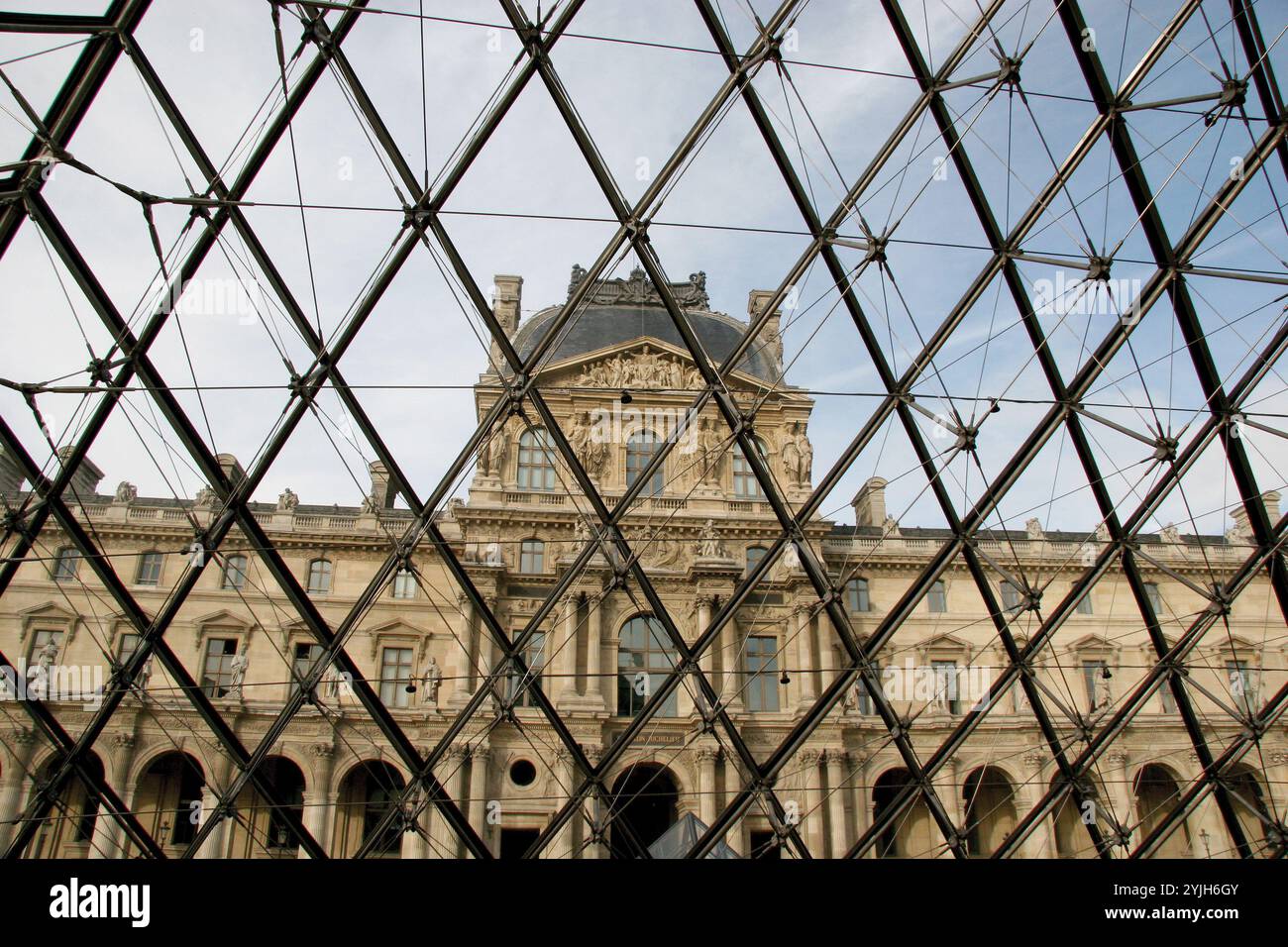 Entrance lobby louvre museum paris hi-res stock photography and images ...