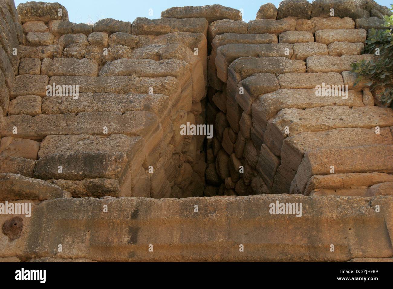 Greece. Mycenae. Treasury of Atreus. 1300-1250 BCE. View of the ...