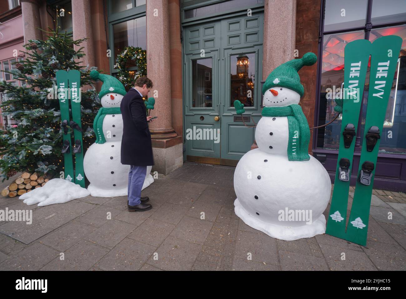 London, UK. 15 November 2024 Two giant snowmen with skis are installed ...