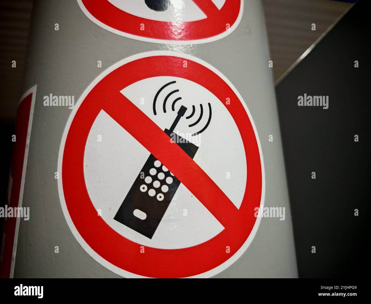 Zelle mobile hi-res stock photography and images - Alamy