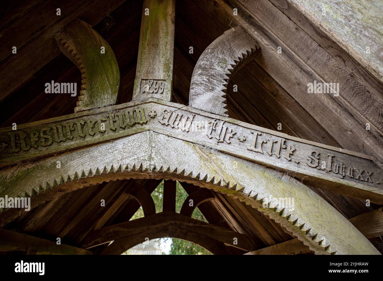 Wooden gate house uk hi-res stock photography and images - Alamy