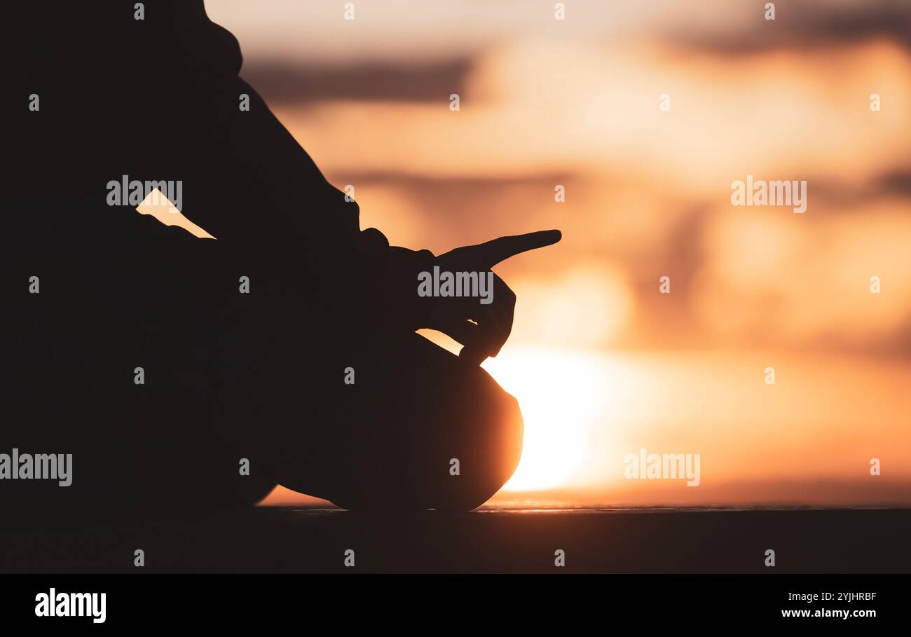 Man praying god sunset sitting hi-res stock photography and images - Alamy