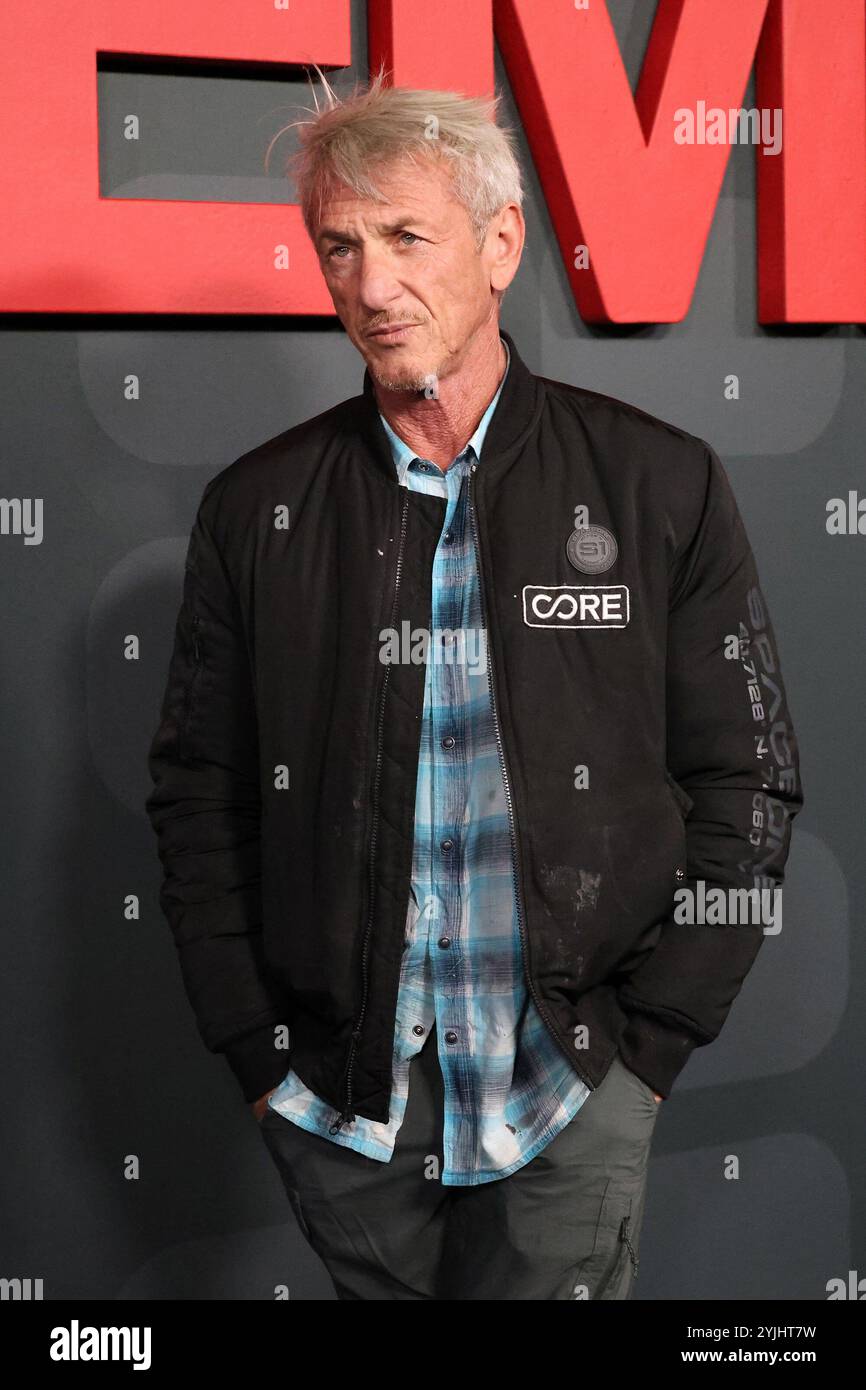 Sean Penn at arrivals for SEPTEMBER 5 Premiere, Paramount Theatre, Los ...